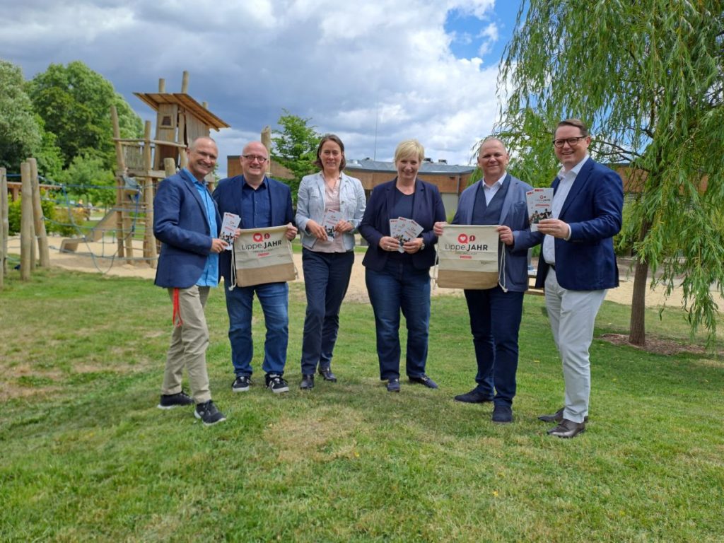 Neue Partnerschaft für das Freiwillige Soziale Jahr: 'Lippe Bildung eG' und 'Peter Gläsel ...